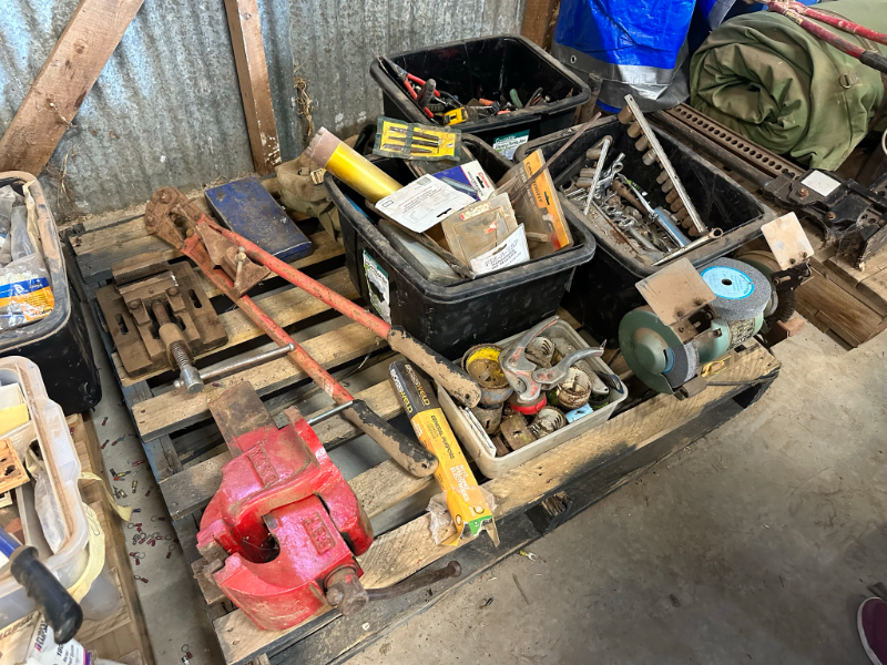 Lot 35 - Assorted tools | AuctionsPlus