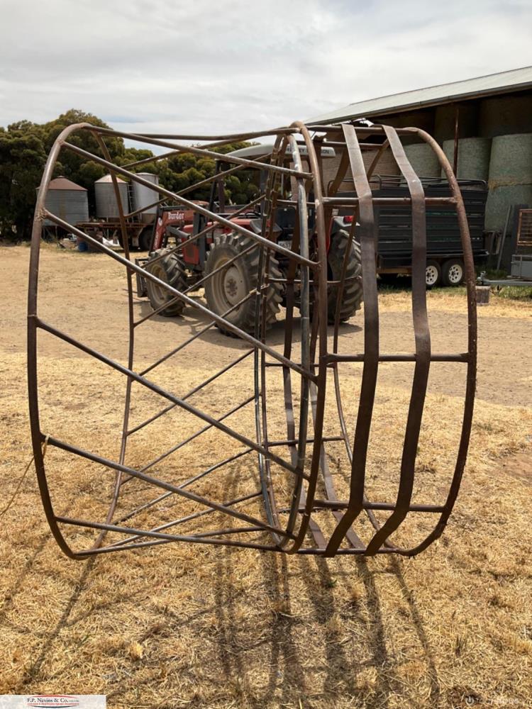 Lot 26 - Hay Ring | AuctionsPlus