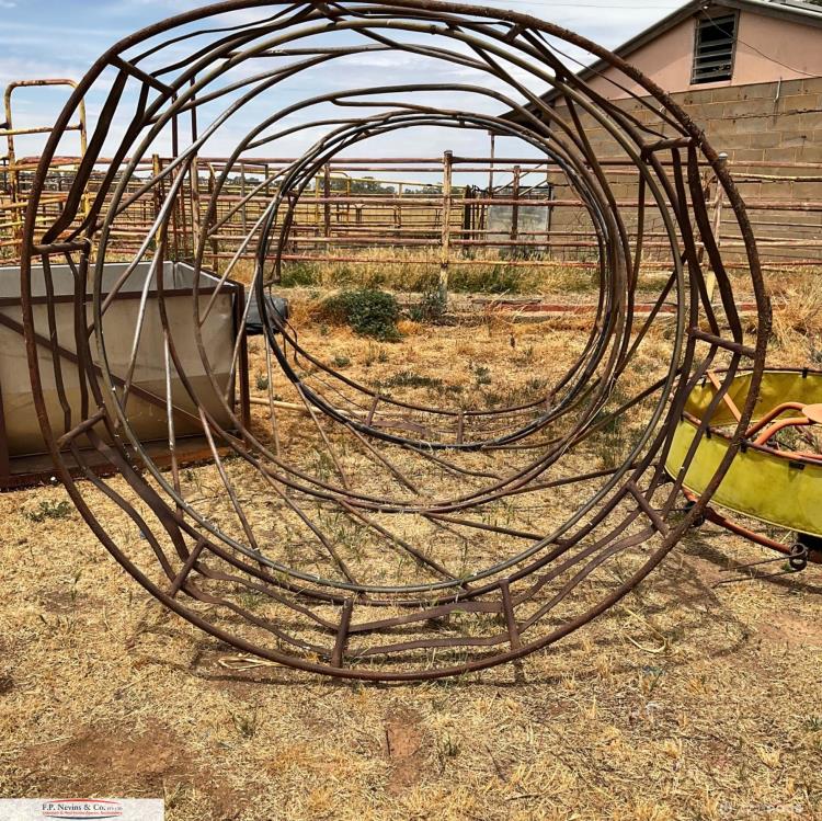 Lot 27 - Hay Ring | AuctionsPlus