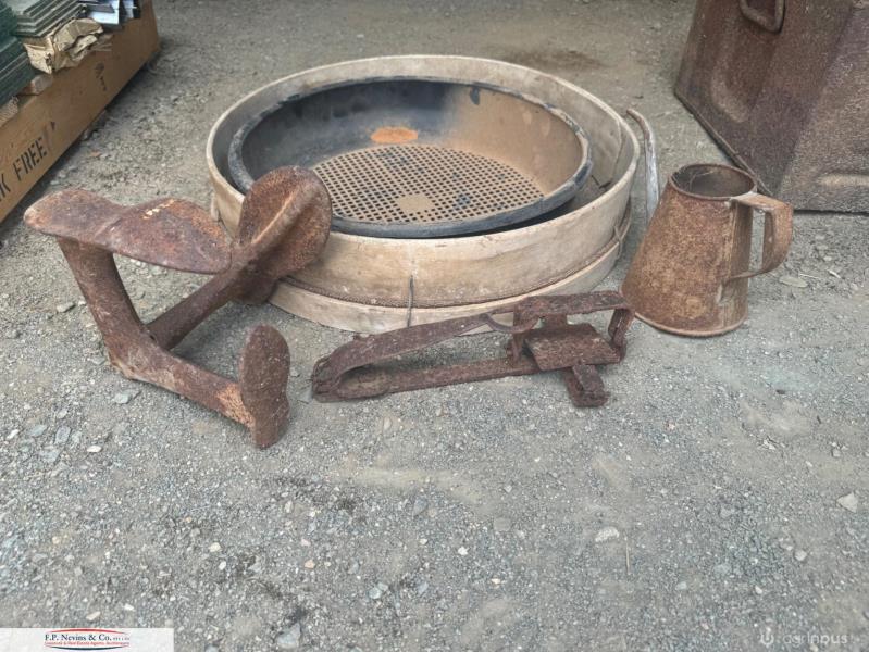Lot 92 - Assorted Old Wares | AuctionsPlus