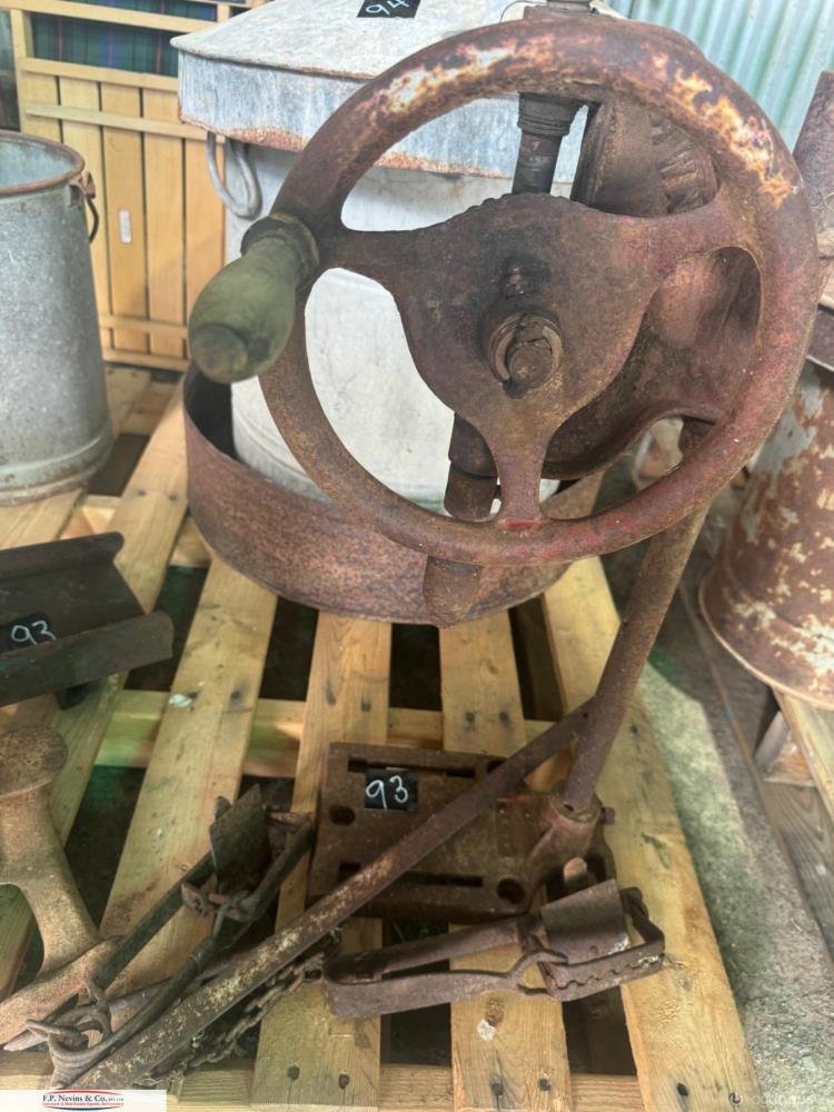 Lot 93 - Assorted Old Wares | AuctionsPlus