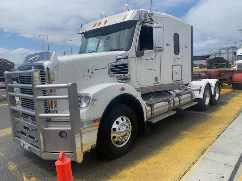 Lot 17 - 2011 Freightliner FL 580 Hp | AuctionsPlus