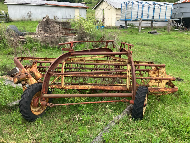 Lot 12 - HAY RAKE | AuctionsPlus