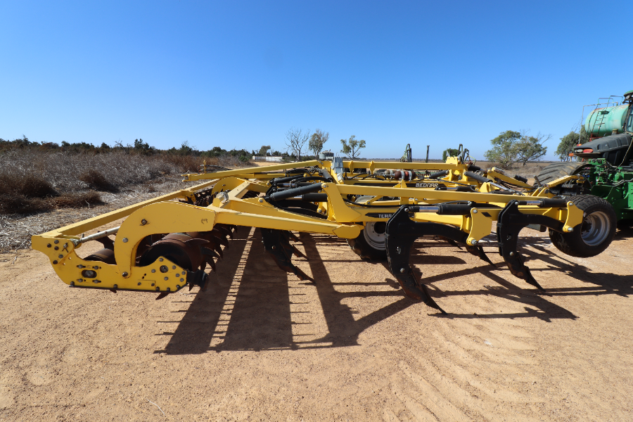 Lot 117 - Deep Ripper | AuctionsPlus