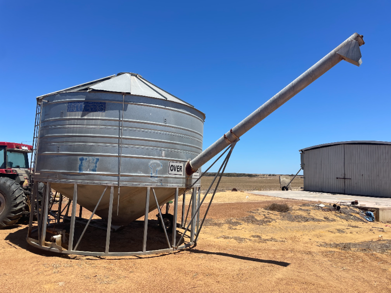 Lot 104 - Field Bin | AuctionsPlus