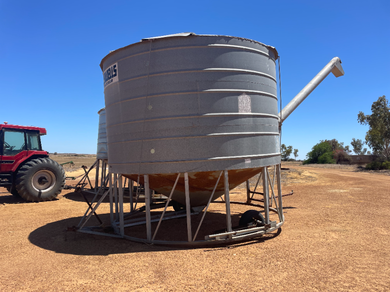 Lot 103 - Field Bin | AuctionsPlus