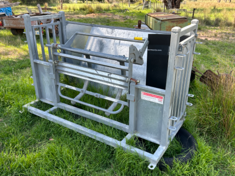 Lot 177 - Arrow Farmquip Sheep Handler | AuctionsPlus