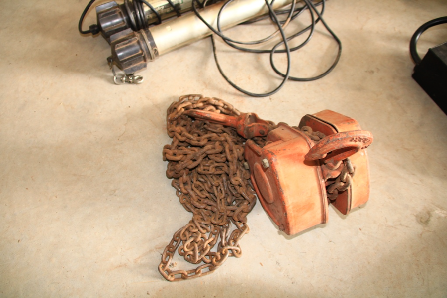 Lot 55 - Endless chain | AuctionsPlus
