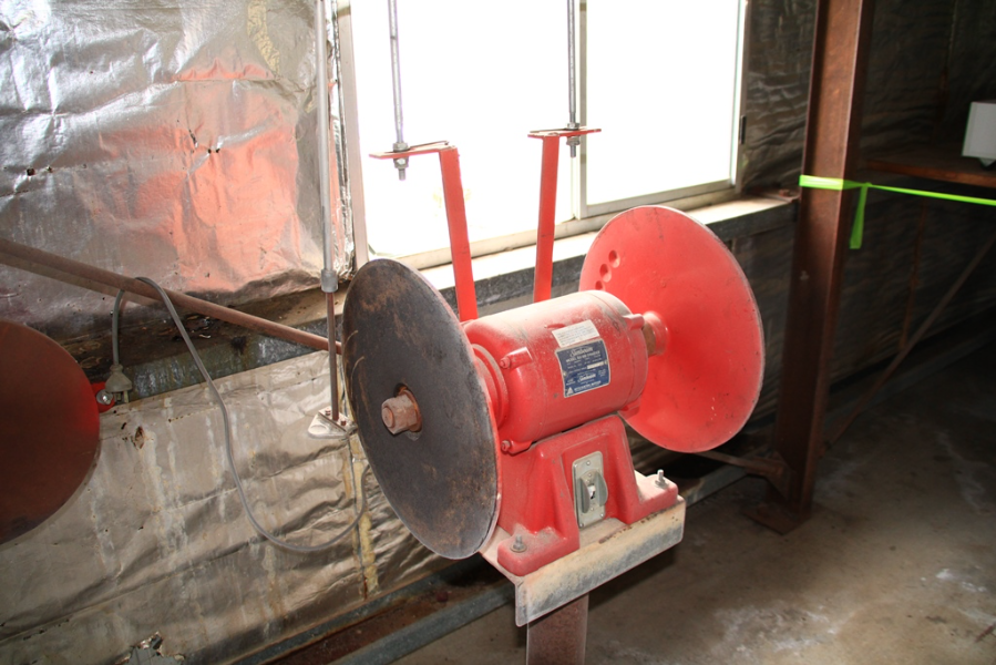 Lot 64 - Sunbeam shearing hand piece grinder (model SG-BB) | AuctionsPlus