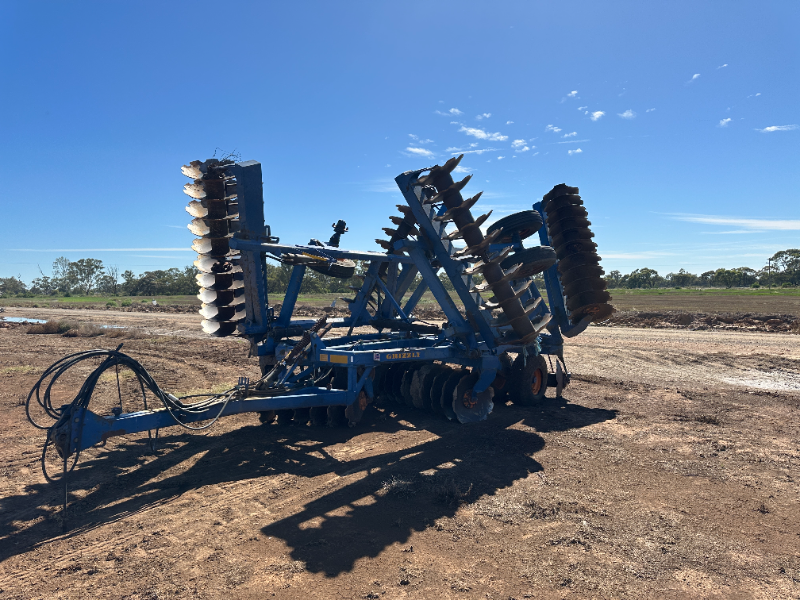 Lot 17 - 2010 Grizzly 64 Plate Field Boss Discs | AuctionsPlus