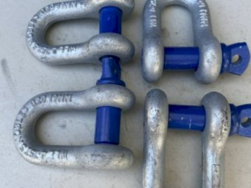 Lot 94 - 4x New D shackles ~ 4.75 ton ~ 19mm | AuctionsPlus