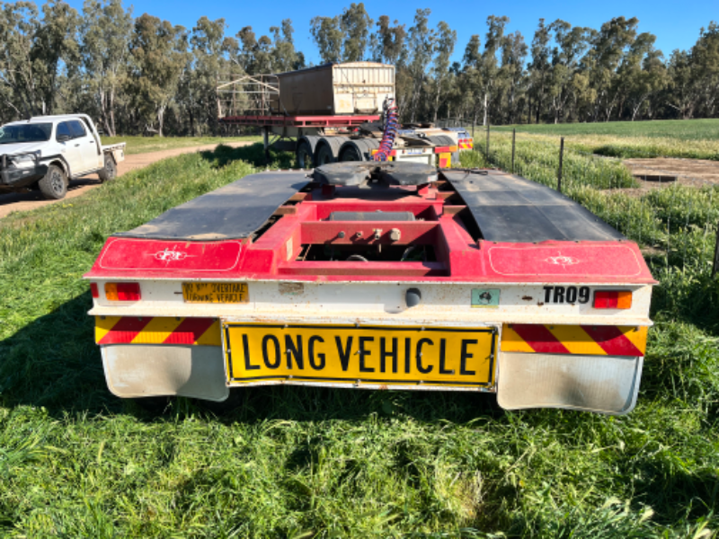 Lot 48 - LOUGHLIN BROS TRI DOLLY, SPRING SUSPENSION, HYD LINES ...