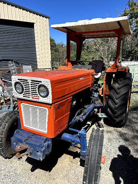 Lot 34 - Universal open cab tractor | AuctionsPlus