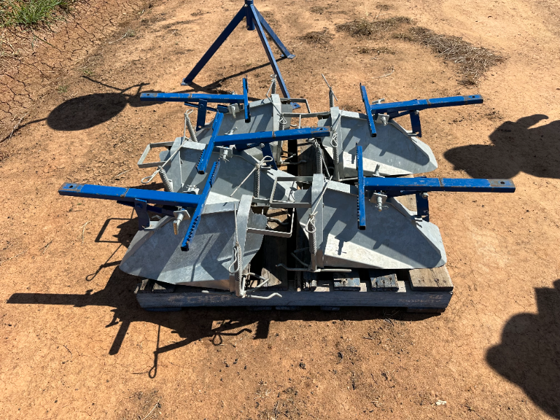 Lot 80 - UNRESERVED Harvestaire Lamb Marking Cradle | AuctionsPlus