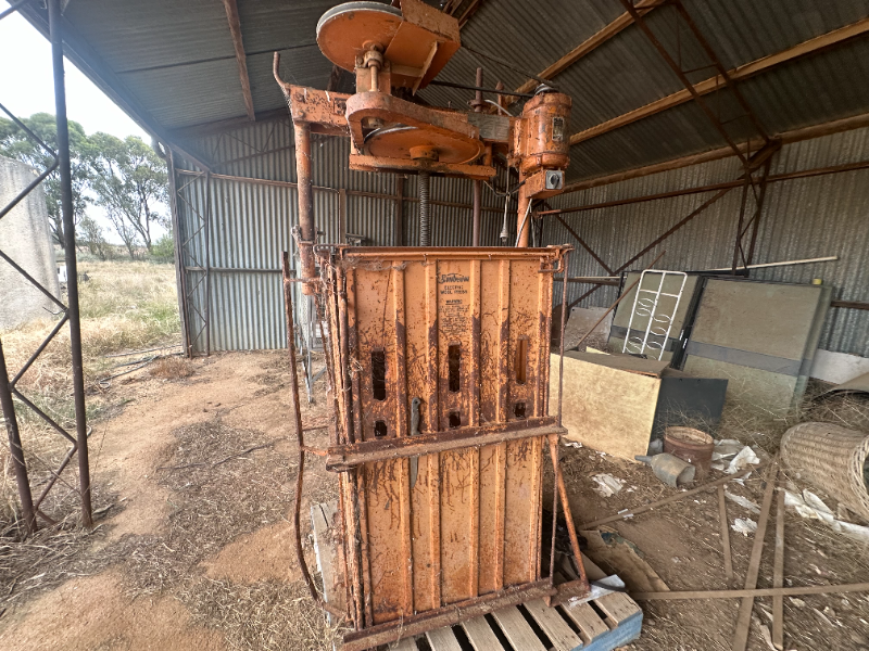 Lot 109 - Sunbeam Twin-Box Electric Woolpress #1 | AuctionsPlus