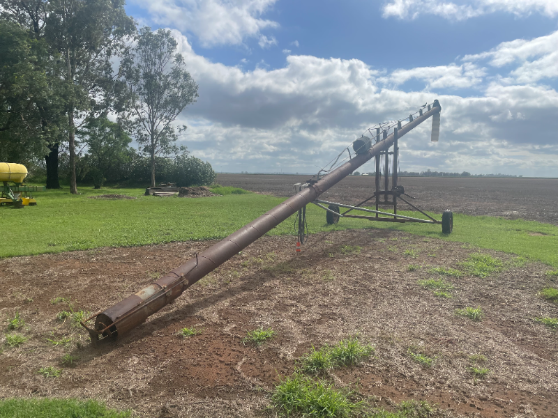 Lot 6 - Homemade Auger | AuctionsPlus