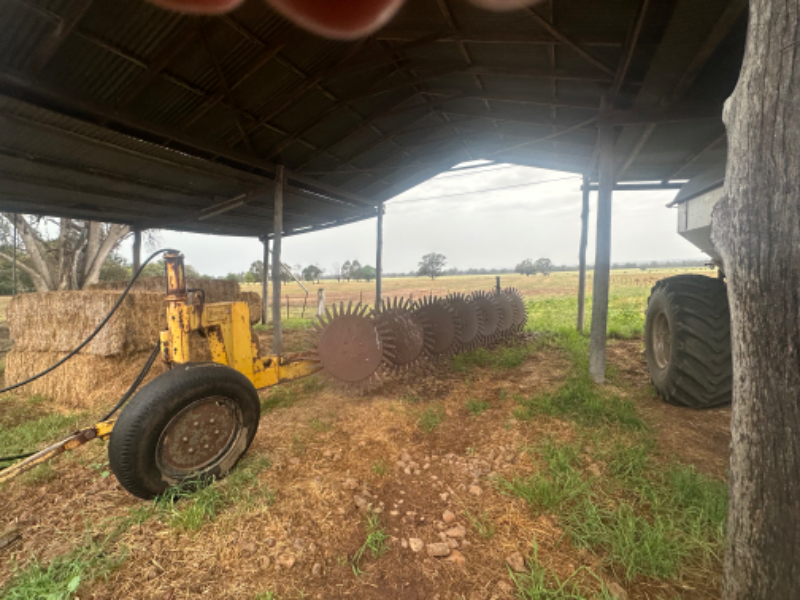 Lot 16 - Western 7 Wheel Stick Rake | AuctionsPlus