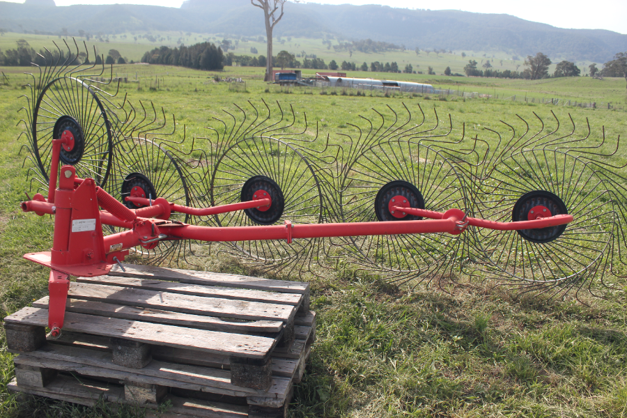 Lot 46 - AGROMASTER FINGER WHEEL RAKE | AuctionsPlus