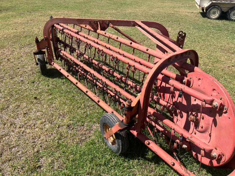 Lot 51 - MASSEY FERGUSSON BAR RAKE | AuctionsPlus