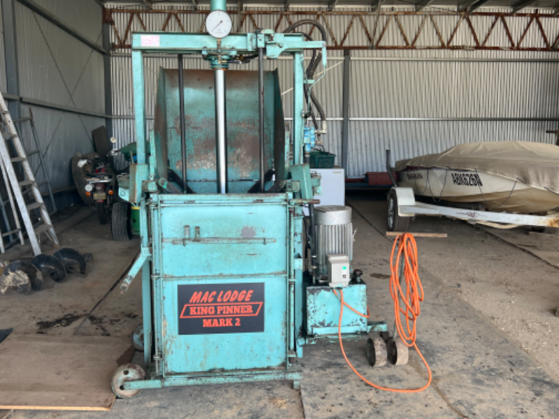 Lot 32 - MAC LODGE WOOL PRESS | AuctionsPlus