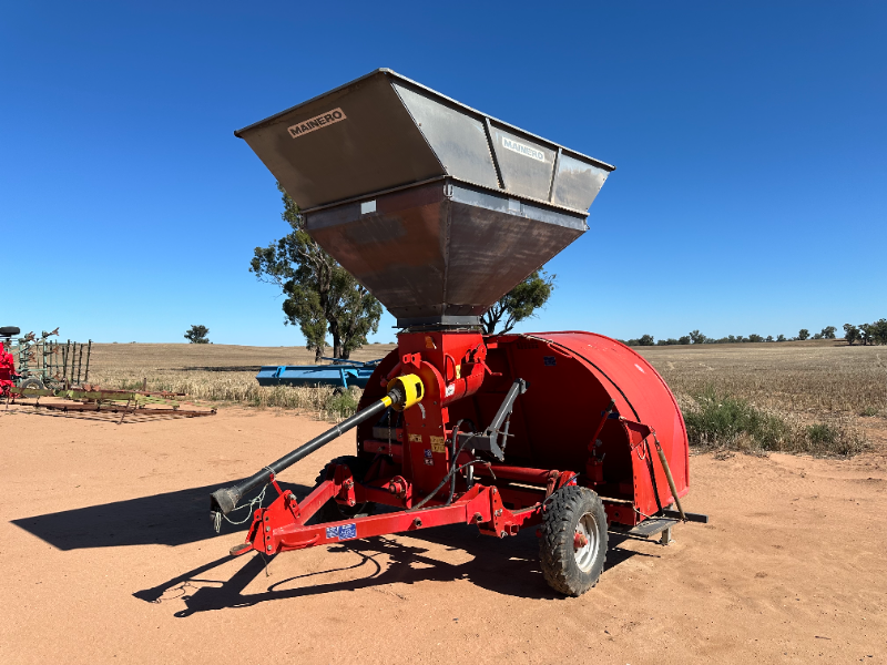 Lot 20 - 2016 Mainero Silo Bag Loader | AuctionsPlus
