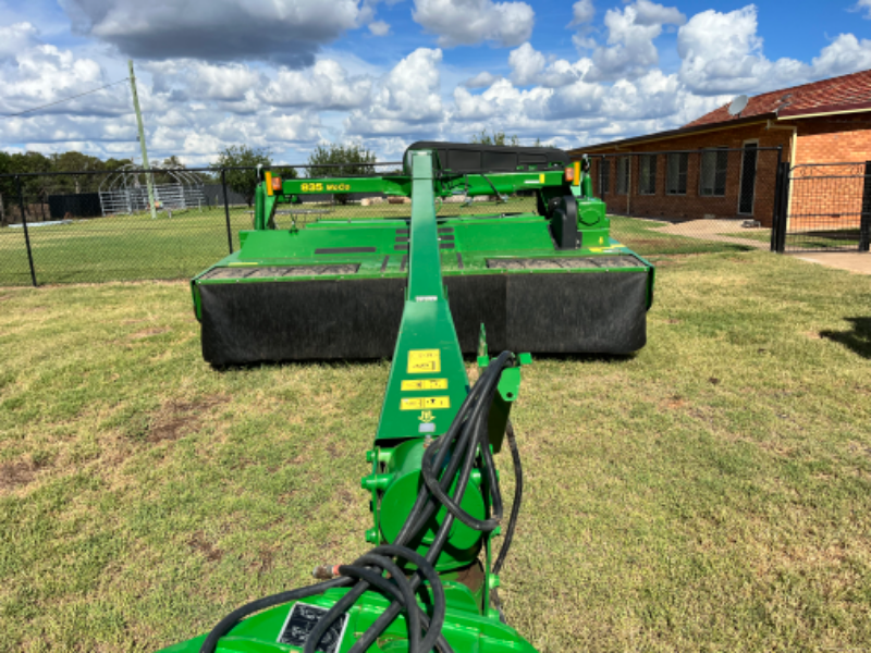 Lot 69 - 3PL JOHN DEER 835 MOCO 3.5 MTR, V ROLLERS, 2020 MODEL. IN GREAT CONDITION, ALLWAYS IN ...