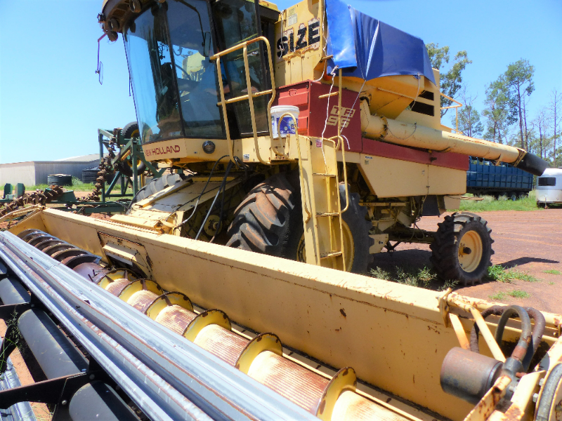 Lot 274 - New Holland Header/Combine Harvester TR96 | AuctionsPlus