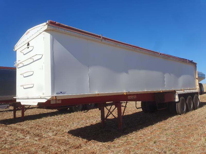 Lot 92 - 2000 Hamelex HXWST3 Weight Saver Semi Tipper Trailer, RWC ...