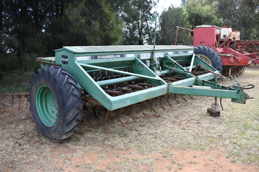 Lot 13 - Chamberlain Mark 3 combine | AuctionsPlus