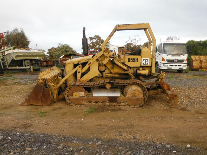 Lot 19 - Caterpillar 955H Traxcavator | AuctionsPlus