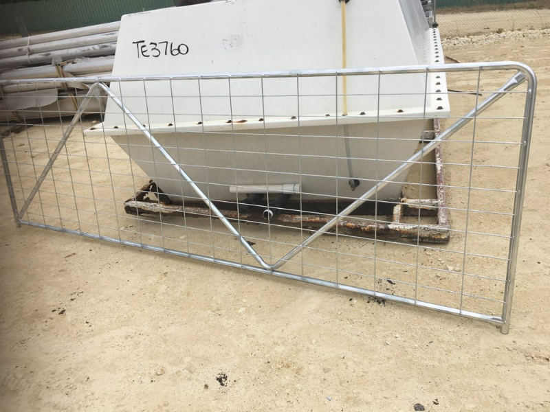 Lot 81 - 2x New 14ft 'N' Stay Farm Gate | AuctionsPlus