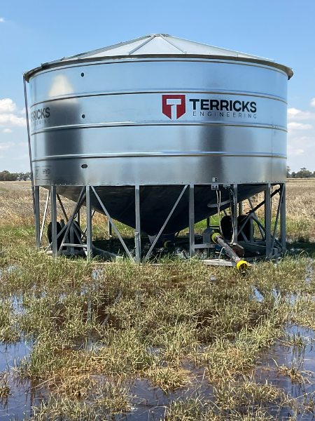 Lot 33 - TERRICK BIN 62T 13' PTO AUGER | AuctionsPlus