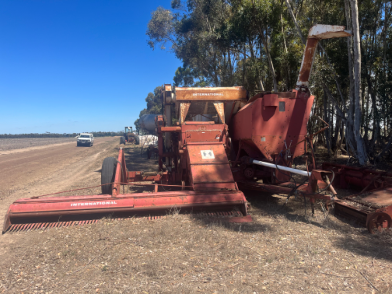 Lot 68 - International 710 Header | AuctionsPlus