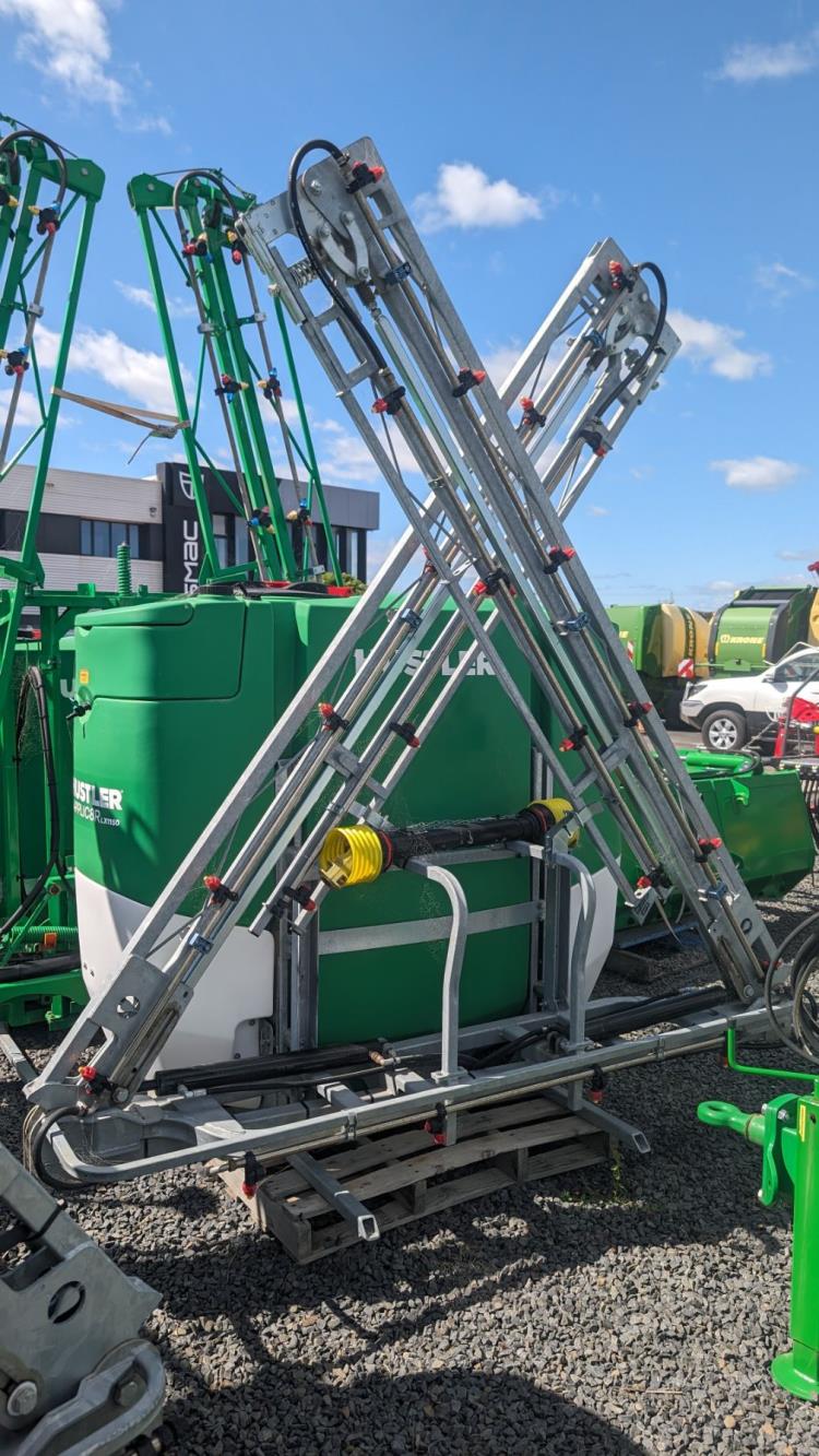 Lot 4 - Hustler APPLIC8R 1150L Mounted 12M SonicBoom Sprayer - EX DEMO ...
