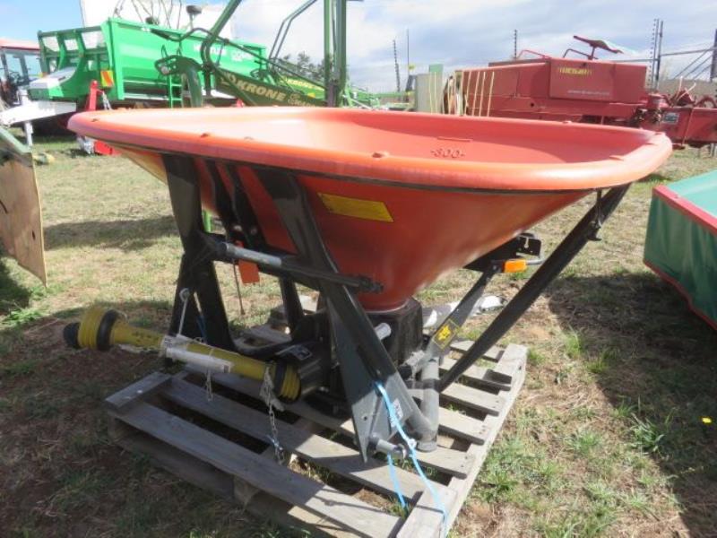 Lot 78 - Kubota VS600 Pendulum 3PL Spreader - EX DEMO | AuctionsPlus
