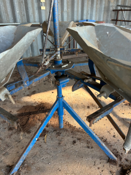Lot 69 - LAMB MARKING CRADLE | AuctionsPlus