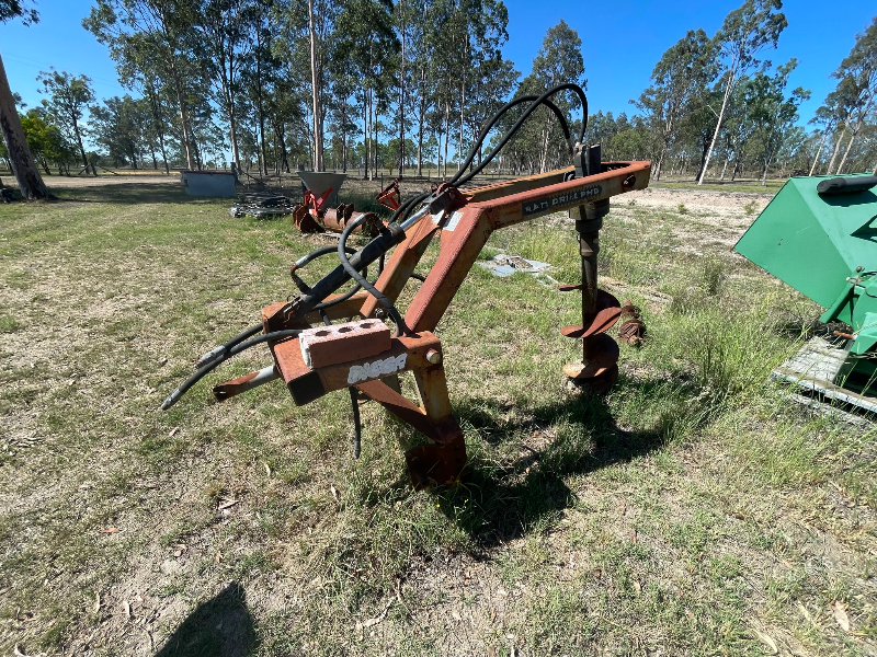 Lot 75 - POST HOLE DIGGER | AuctionsPlus