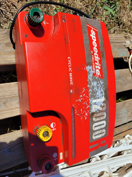 Lot 42 - Speedrite 12,000 Mains Fence Energiser | AuctionsPlus