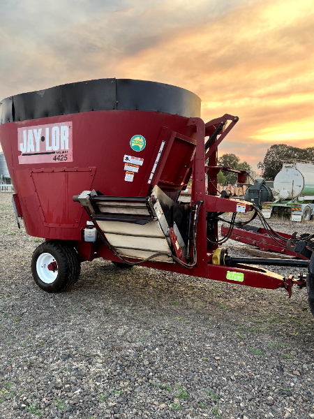 Lot 27 - Jaylor 4425 Feed Mixer | AuctionsPlus