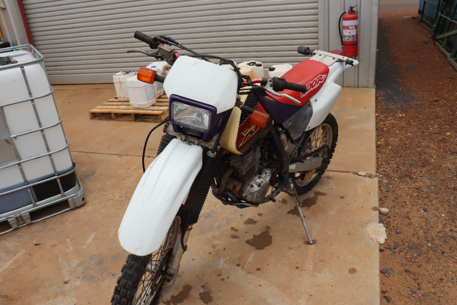 Lot 33 - 1996 Honda XR400 | AuctionsPlus