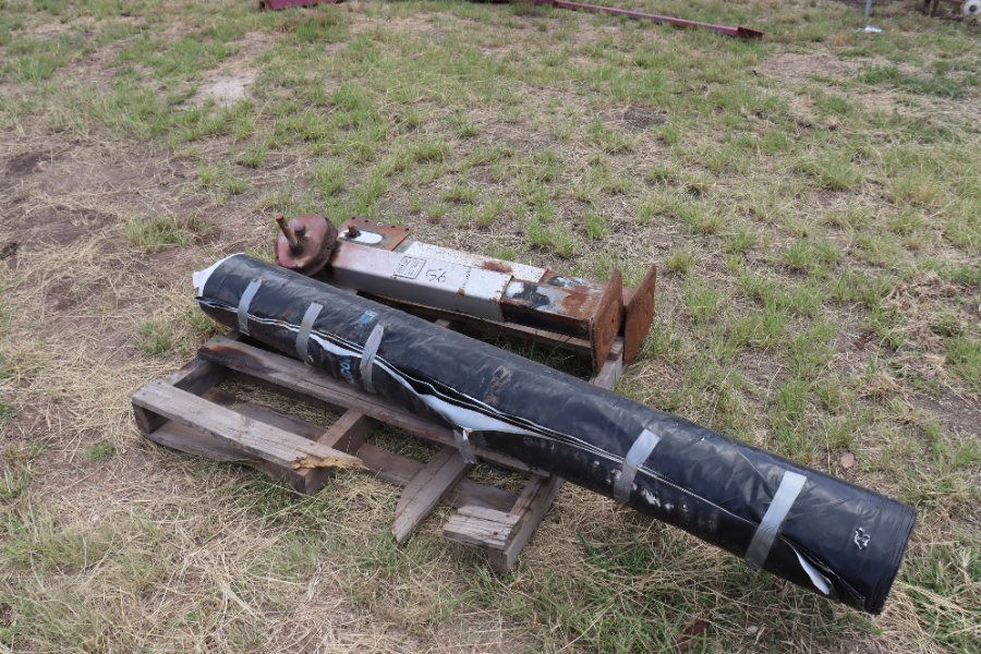 Lot 56 - Roll black plastic & joist jacks | AuctionsPlus