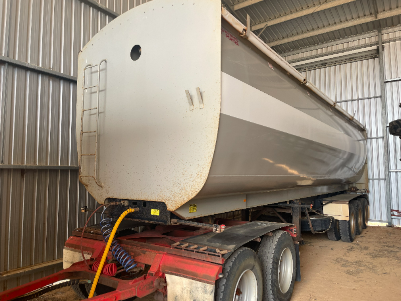 Lot 191 - Road Train Assembly | AuctionsPlus