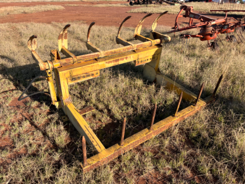 Lot 33 - Hay Grab | AuctionsPlus