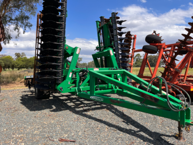 Lot 2 - Speed Tiller | AuctionsPlus