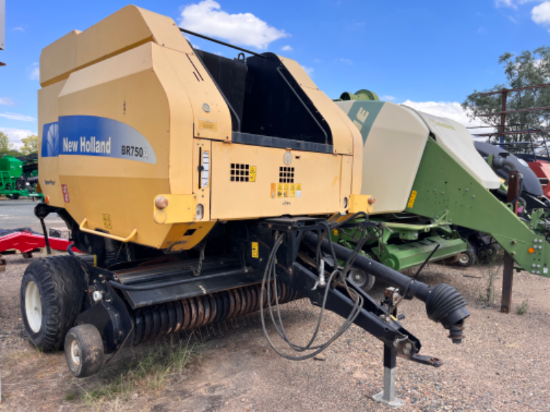 Lot 10 - Round Baler | AuctionsPlus