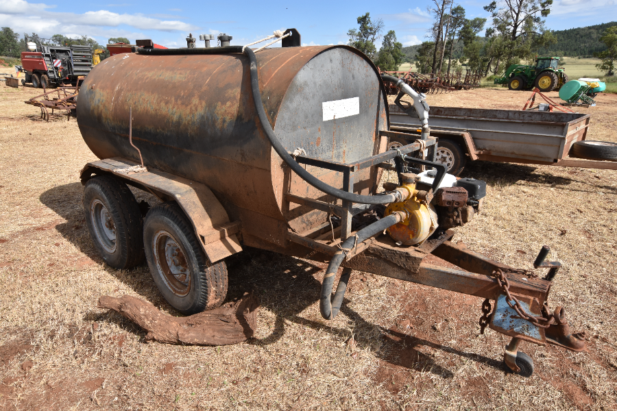 Lot 27 - 2000L Dual axel fuel trailer with Onga motor & pump | AuctionsPlus