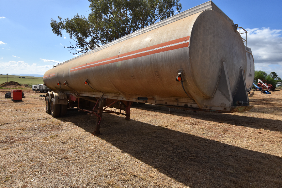Lot 45 - 1976 Higate Bogie axel 36,000L tanker, divided into 5 tanks ...