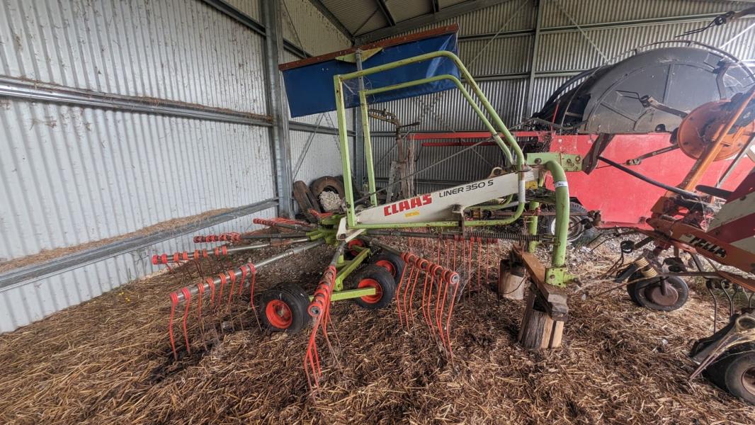 Lot 116 - Claas Liner 350 S Hay Rake & Spares | AuctionsPlus