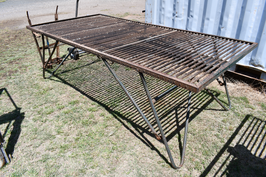 Lot 31 - Steel wool table | AuctionsPlus
