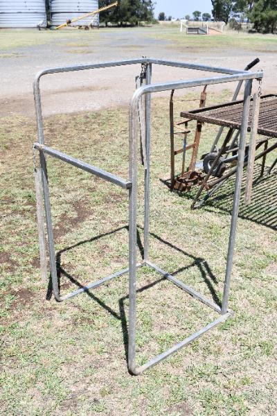 Lot 37 - Wool pack holder | AuctionsPlus